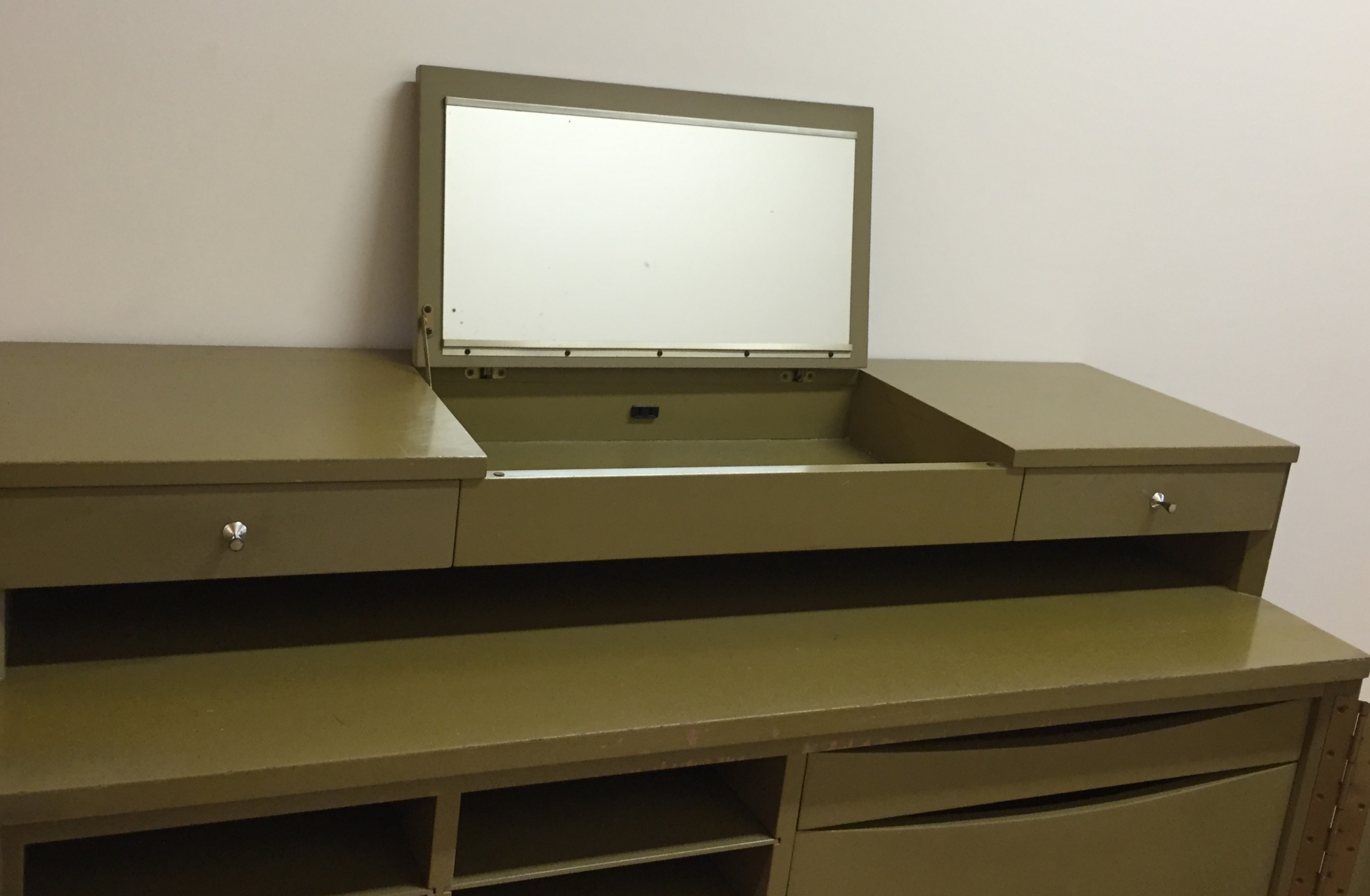 Paul Mccobb - Irwin Collection - Bachelor Chest With Bi-fold | Modernism